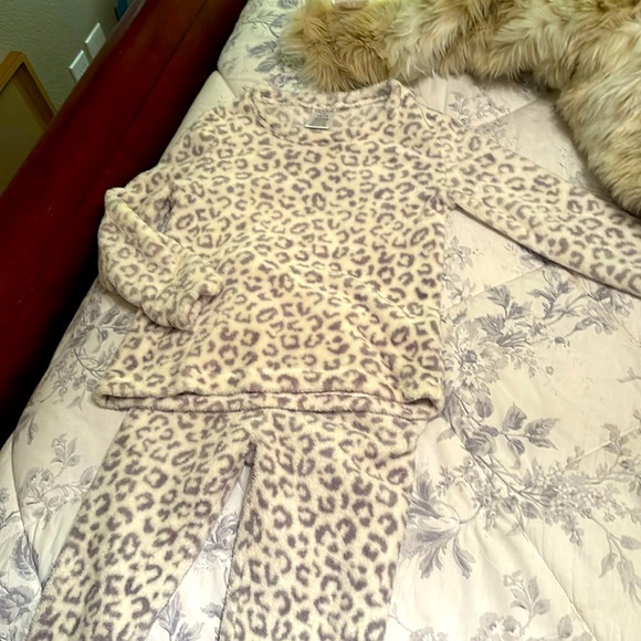 Tahari | Pajamas | Pj Set Girls 12 Soft Leopard Print Grey Ivory Euc No ...